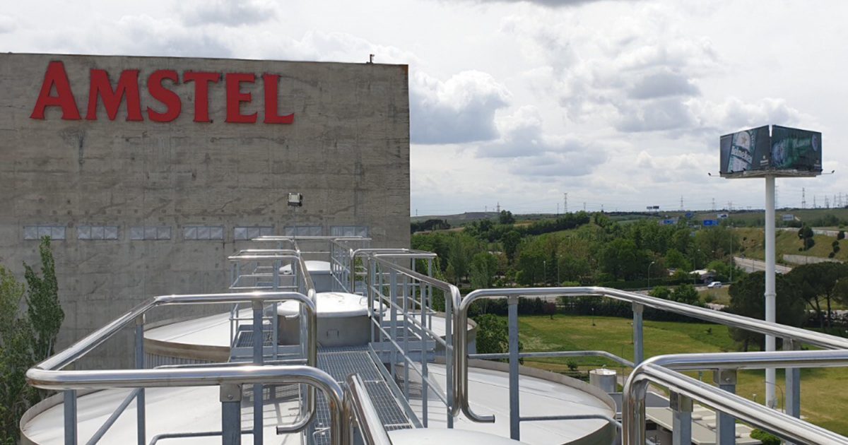 Alcohol desinfectante: Amstel dona 10.000 litros para residencias